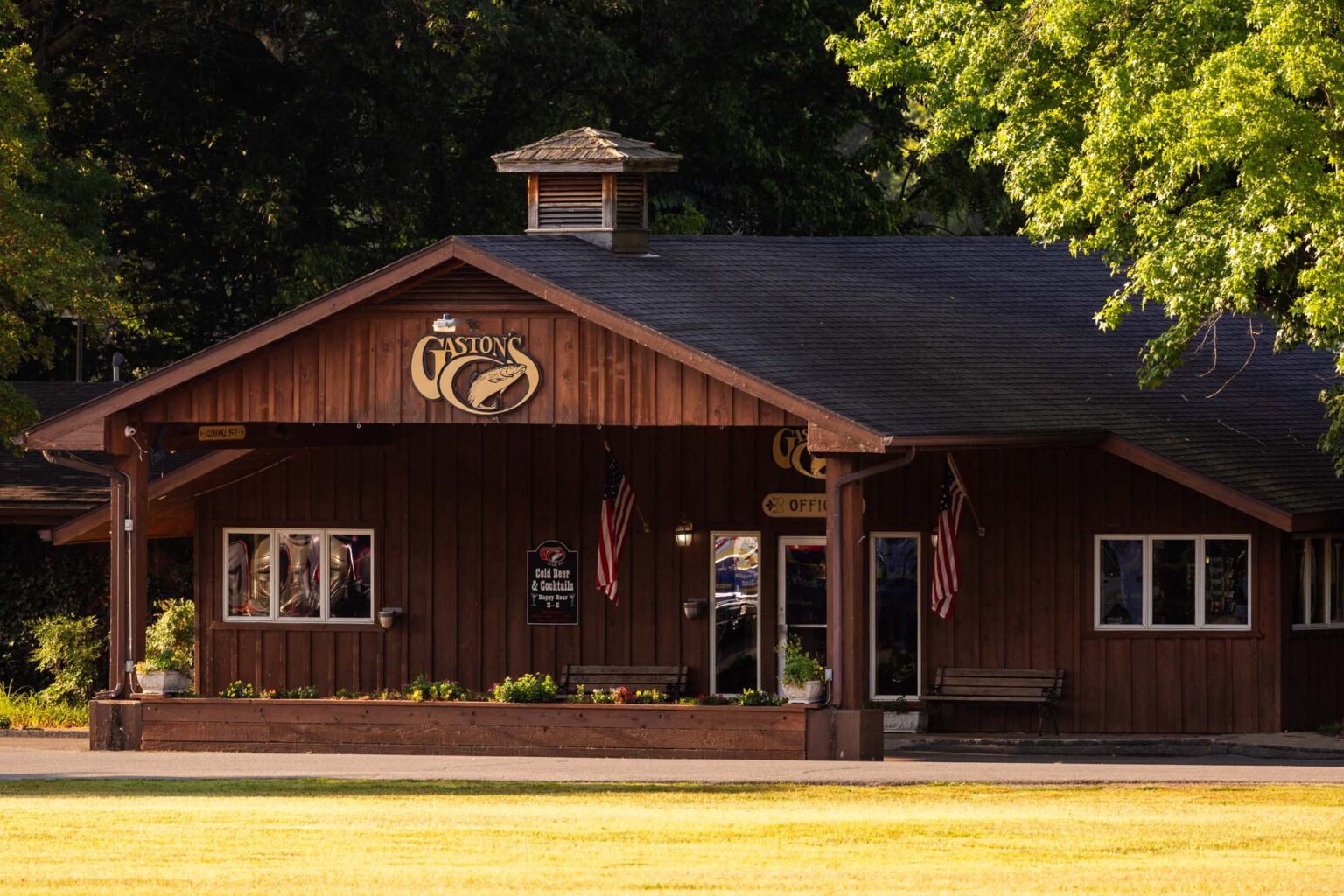 Gastons - FLY OZ -- Your gateway to the Ozarks